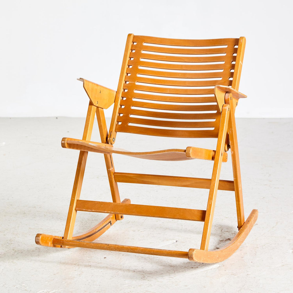Rex rocking chair by Niko Kralj for Impakta Les – 모이아띠